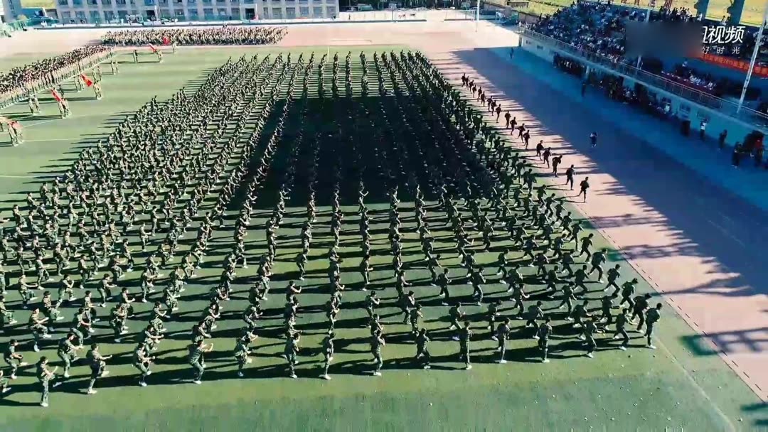 石家庄财经职业学院2018级军训汇报表演