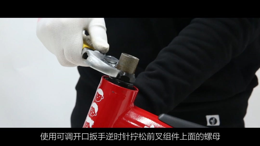 童车-12寸滑步车前叉和碗组拆卸