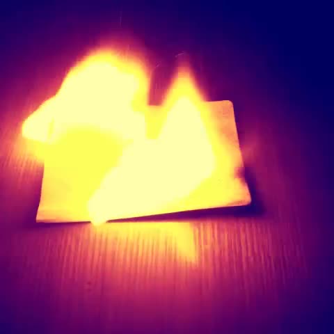 别揭秘,这不是魔术卡片是自己做的 名字是自己设计的虽然跟我女朋友...