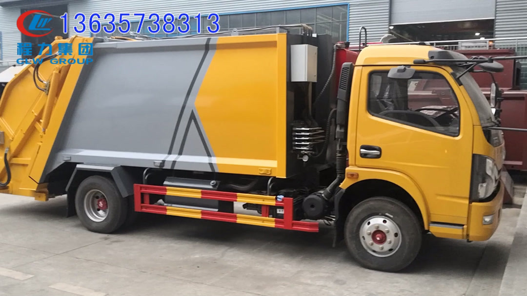 东风多利卡压缩式垃圾车,6方后挂桶压缩垃圾车
