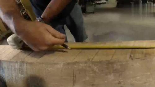 长木板制作木桌过程,这手艺不错!