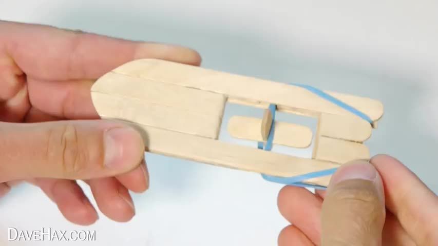 皮筋做动力的小船 孩子的最爱