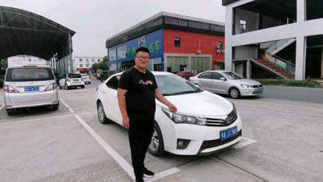 今天去收一台粉丝的卡罗拉,16上牌,一手车,看看车商多少钱收