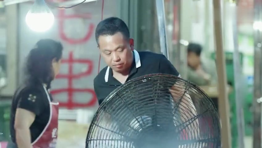 一个蚕蛹的营养价值相当于3个鸡蛋,胖乎乎的蚕蛹看着就觉得.