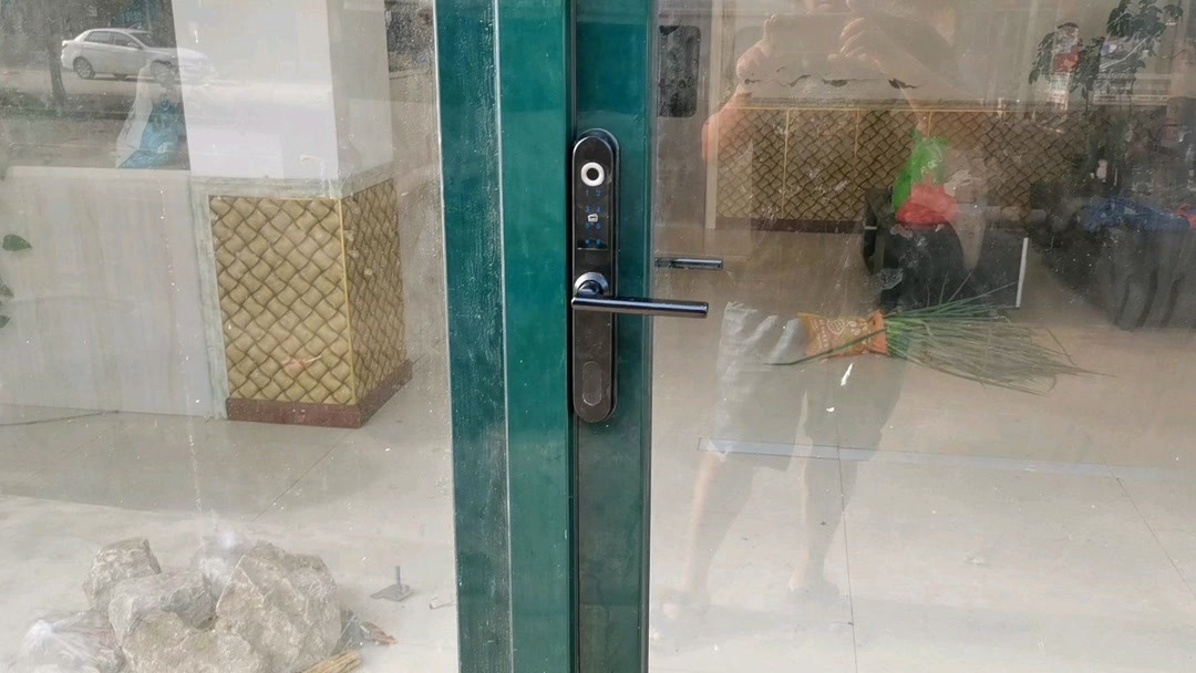 样板间指纹密码锁开不了门,真的让大家笑掉大牙了