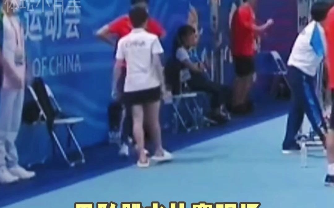 全红婵赛场下训练,不放过任何训练的机会啊!