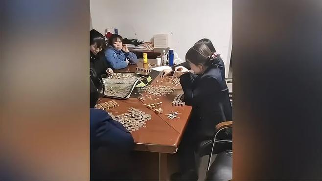 【业主欠费3年拎2万余枚硬币缴费,物业:5个人清点了2天,还差200没交...