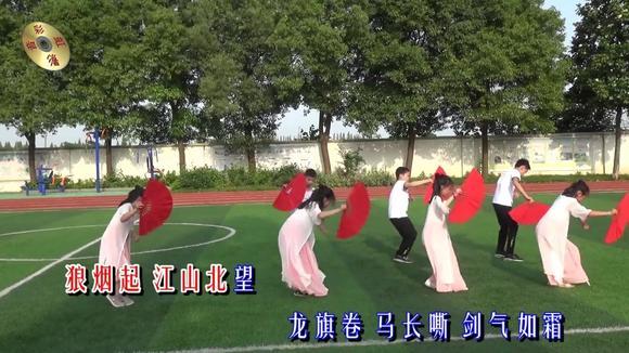 农村儿童表演响扇舞《精忠报国》-彩虹影音传媒