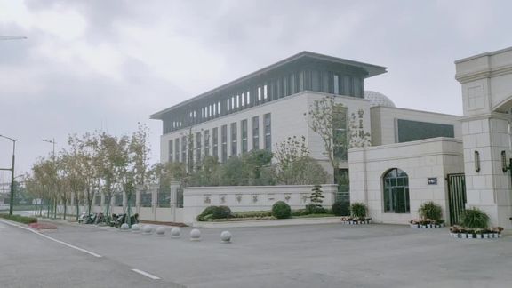 项目旁边的南京一中等学校,即将交付使用,未来可期～#幸福里dou出...