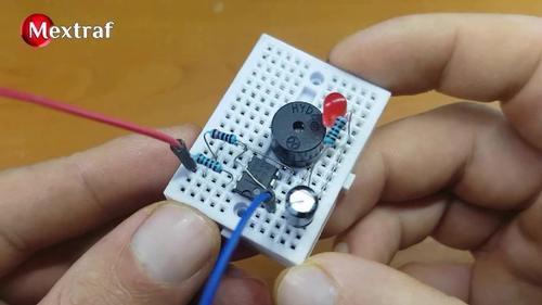 用555计时器制作卡车后备警报