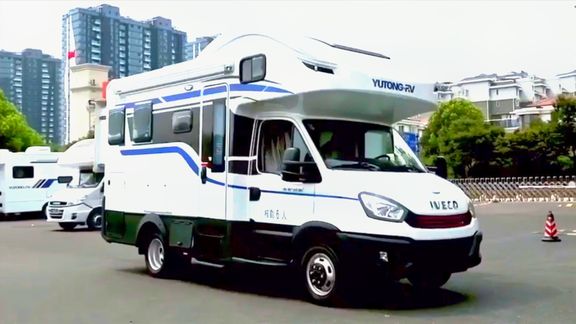 依维柯双拓展房车,超大空间内有玄机,内外厨房,大睡卧!