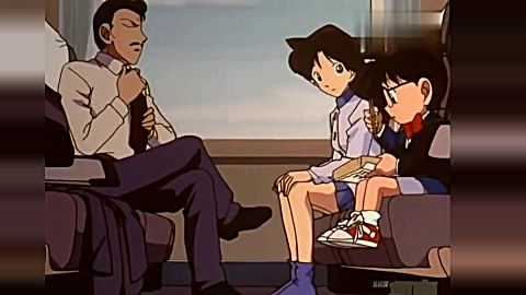 名侦探柯南:小兰发现柯南鞋子是新的,柯南的鞋子和眼镜都是装备