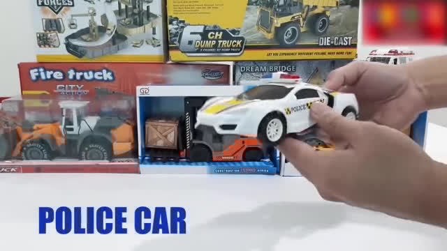 警车的模型太棒了,看起来酷酷的,喜欢吗?