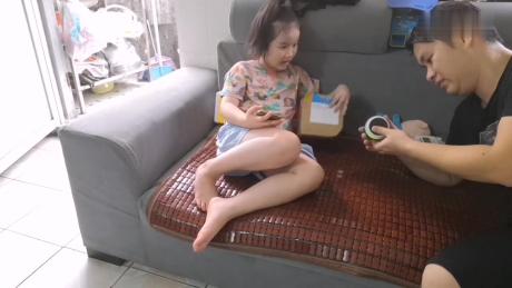 女儿手机的扬声器坏了,视频都没声音,小伙是怎么解决这个问题的