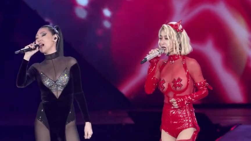 激情!蔡依林小S同台热舞,嗨到极致忘情热吻