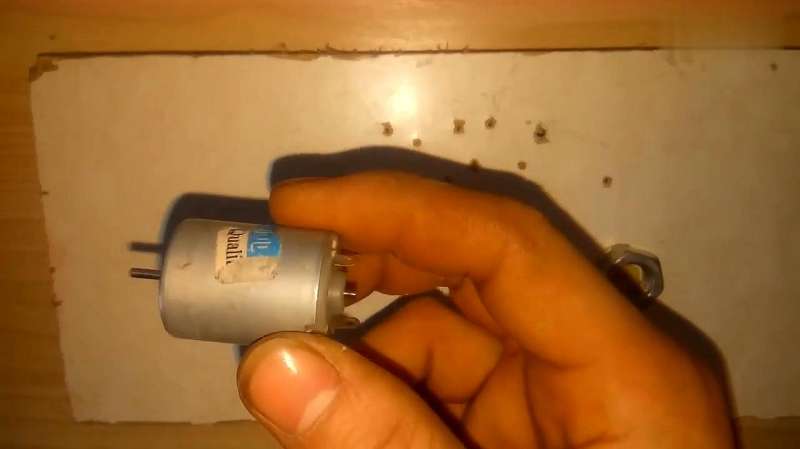 把马达的转子拿出来用钕磁铁 看看它到底能转多快