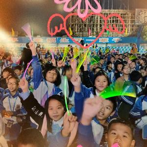 教物理的数学老师呀 