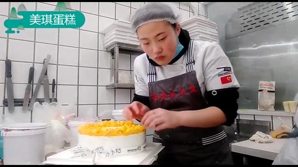 芒果彩带生日蛋糕 ,是这样做出来的,做法简单好看又好吃!