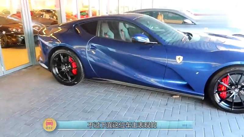 小伙等待了3个月的法拉利刚刚到店,提车时上演一出好戏!