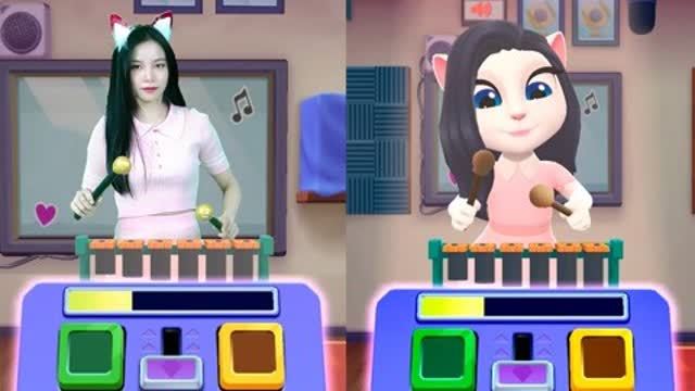 搞笑模仿秀:模仿安吉拉弹钢琴,你们说谁弹奏的更好呢?