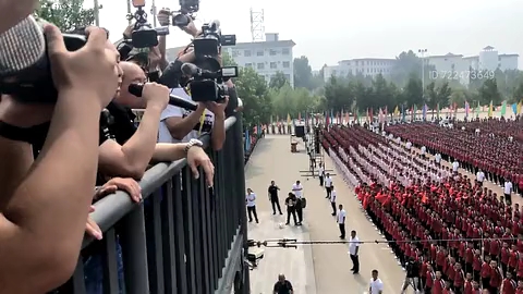 甄子丹河南塔沟武校3万学生团体操欢迎