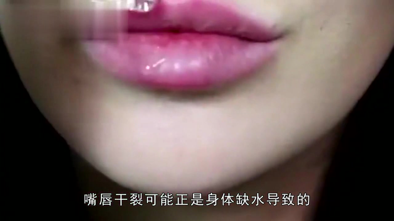 经常涂润唇膏会越来越干?如何正确使用润唇膏?看完涨知识了