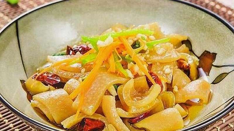 难怪饭店的猪皮冻那么好吃,看大厨怎么做的,做法简单,吃着过瘾