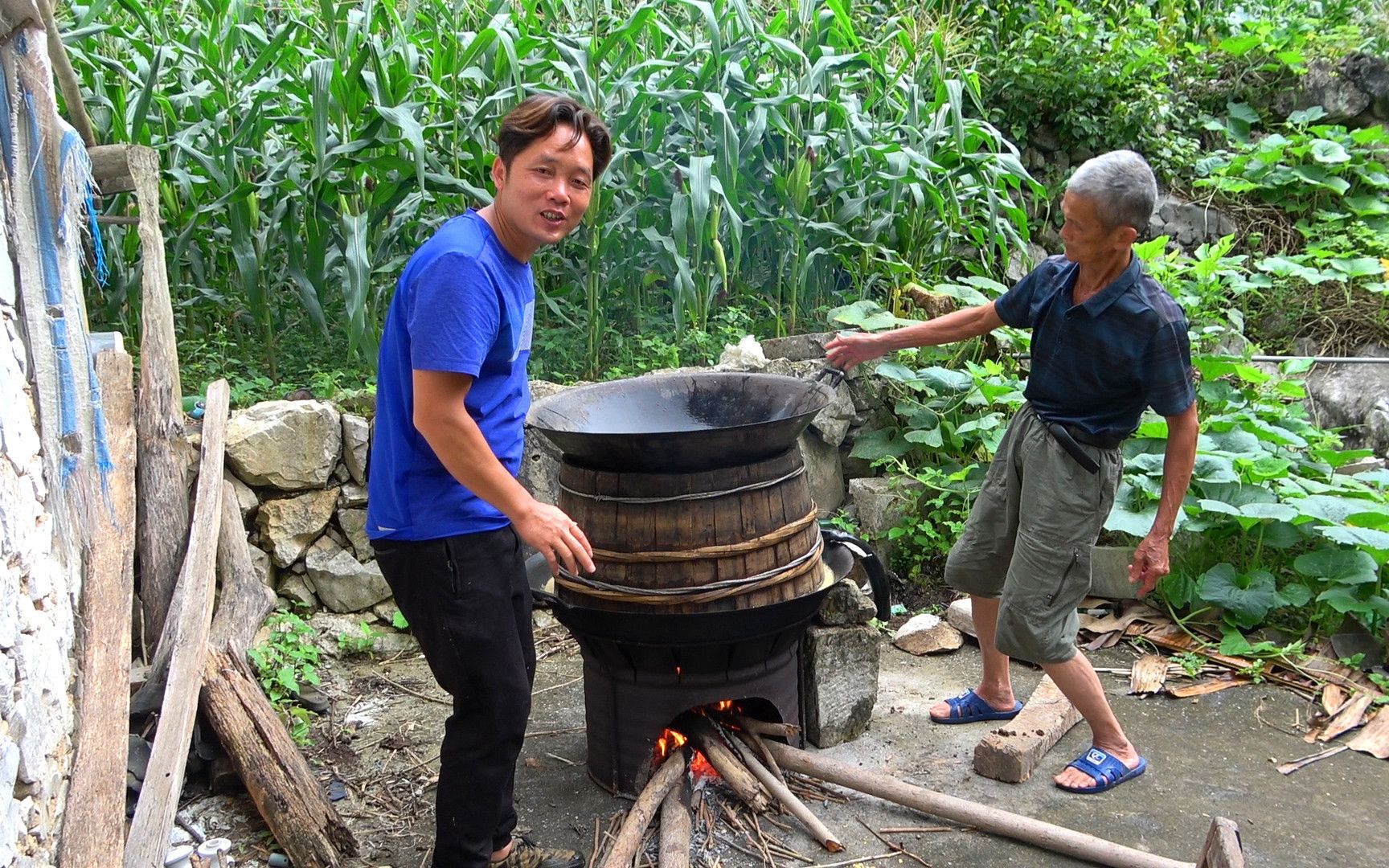 农村传统的酿酒工艺,步骤很简单易学,出酒的颜色都是不一样