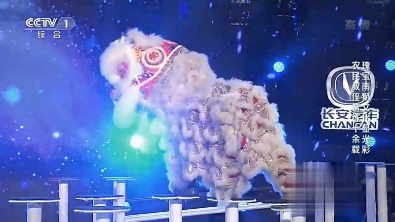 出彩中国人舞狮队的表演太惊艳了,在场观众掌声连连