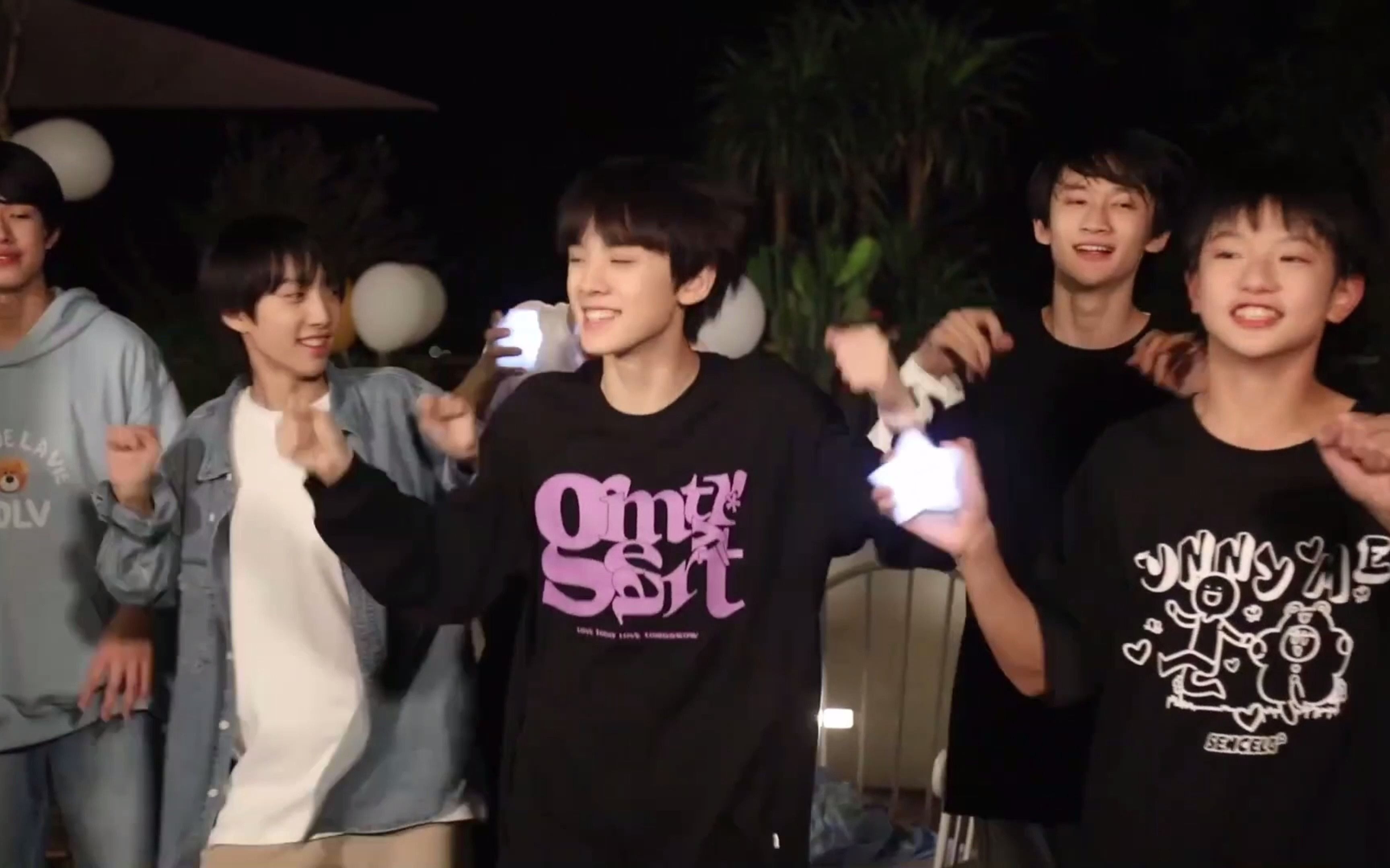 「TF家族三代弟弟の回忆杀音乐会」《睫毛弯弯》