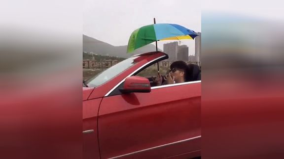 开敞篷跑车的这么多,可我就服你