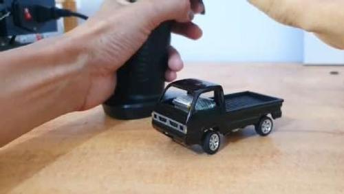打造遥控小货车,减震很矫捷,遥控器都比车大#遥控模型
