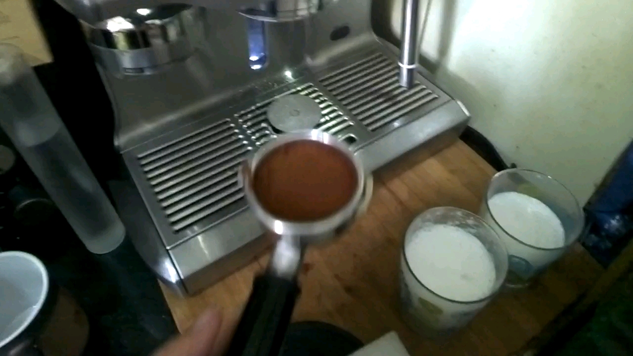 第一视角使用铂富980半自动意式咖啡机萃取咖啡