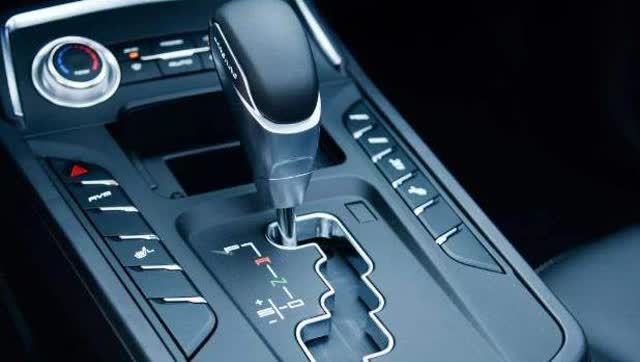 手动挡起步比自动挡快?油门踩到底也不行,那是你不会用!