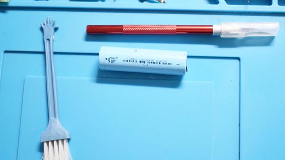 废弃18650电池千万不要扔了,教你一块钱给它充电,废物利用起来