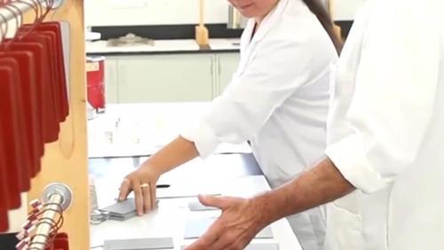 贴在手机上的显微镜,最大可放大400倍,随时随地的都可以使用