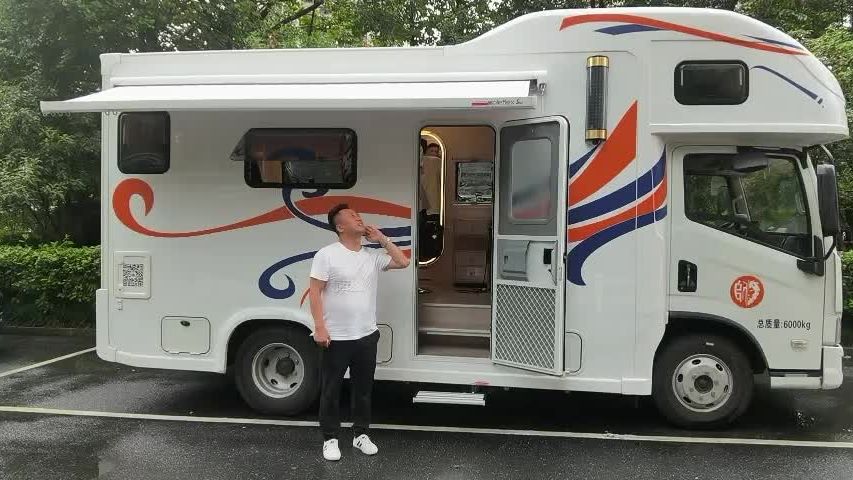 飞型美业移动房车-为美定制!向幸福出发!