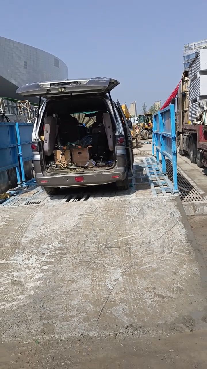 工地冲洗设备安装,拉土车全自动洗车机,从源头减少泥土上路
