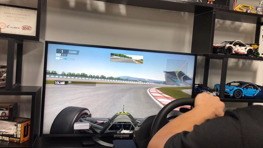 赛车模拟器练车视频