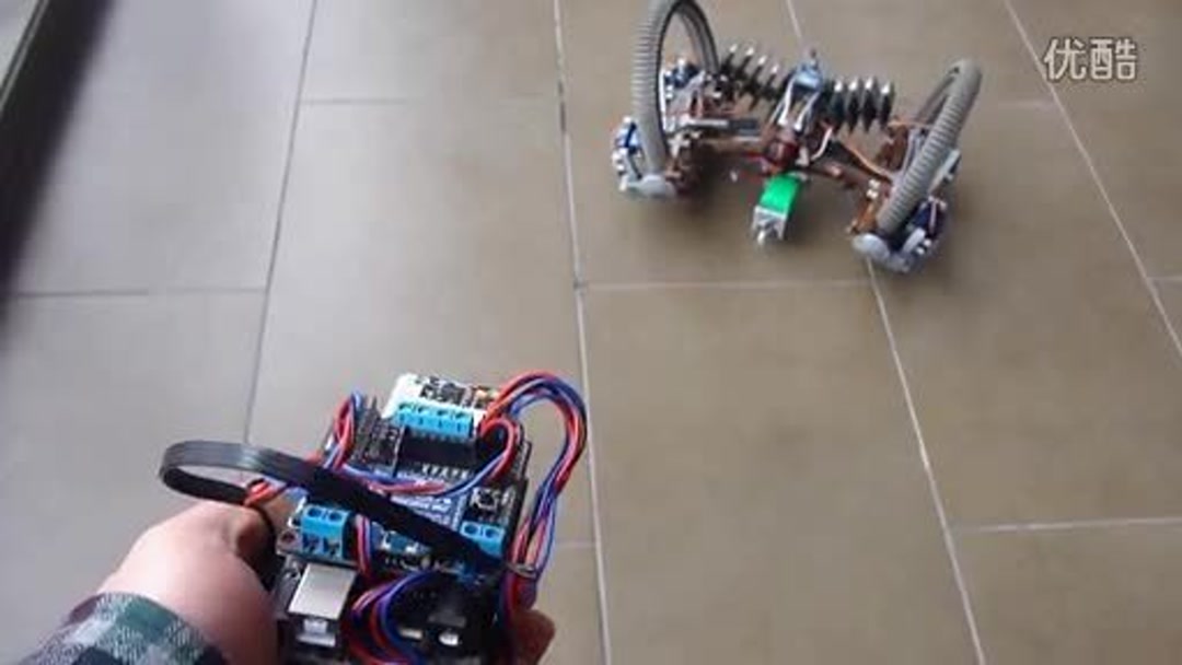 基于Arduino的自制体感手柄遥控乐高4481星球大战车