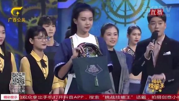 职业学生设计晚宴礼服,纯手工缝制饰品,效果很亮眼|挑战技能王