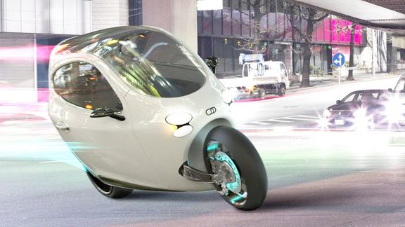 电动车被小伙改装后变“不倒翁”,被车撞到也不怕,足以取代汽车