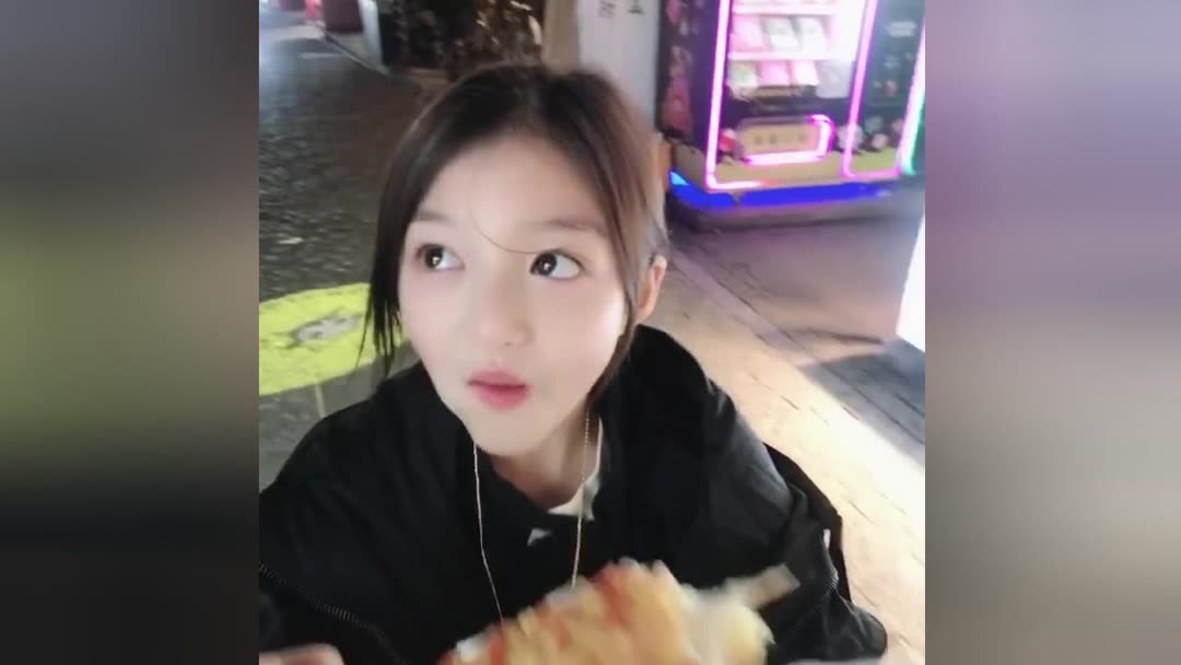 @段依娜发了一个短视频,你尽管点开,不好看算我输!