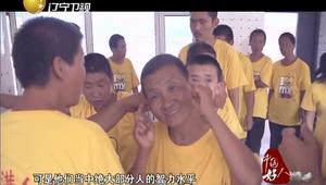 流浪的智障残疾人,被她收留十多年后竟然认识字了!
