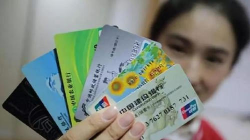 银行卡定期存款要留心!不注意就吃了亏,立马叮嘱家人,别不当事