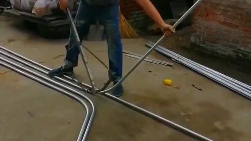 农村小伙自制弯管神器,高手在民间!