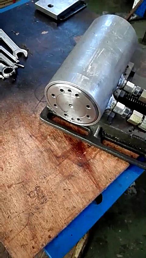 180度螺旋摆动油缸,旋转油缸,液压执行器动作视频