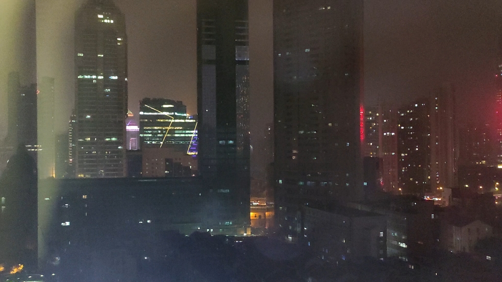 狂风暴雨的上海,上海暴雨,闪电唰唰唰!