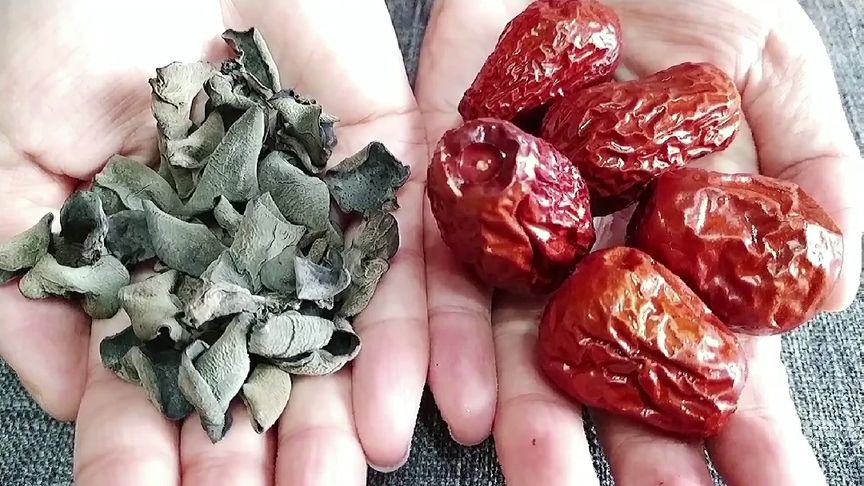 脸色不好手脚冰凉,学会这个方法,一把木耳加红枣帮你解决困扰