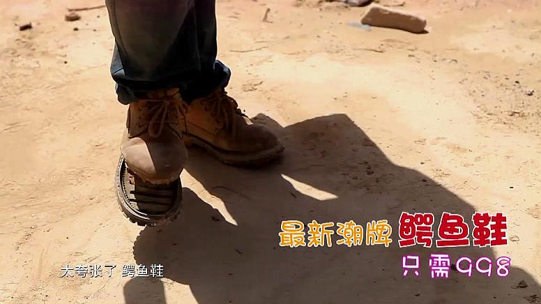 无人区罗布泊小挑战,徒步往还5公里,小画家的鞋太抢戏了!